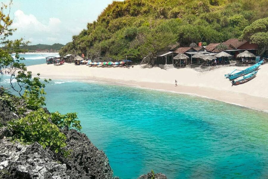 Pantai Rancabuaya Garut - Info Tiket Masuk, Foto, Rute, Ulasan - JP