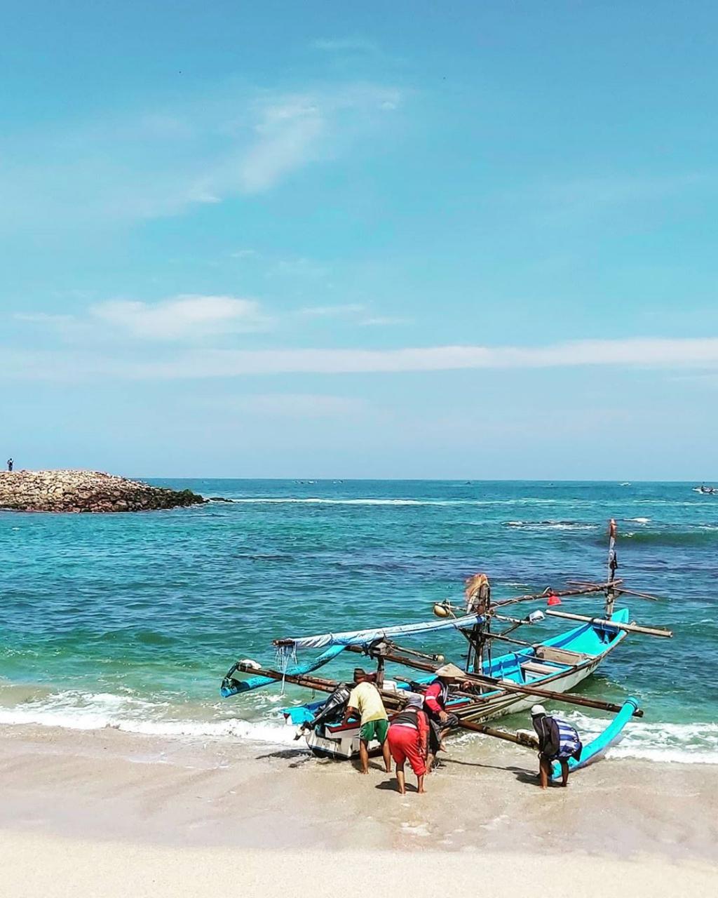 Pantai Rancabuaya Garut - Info Tiket Masuk, Foto, Rute, Ulasan - JP